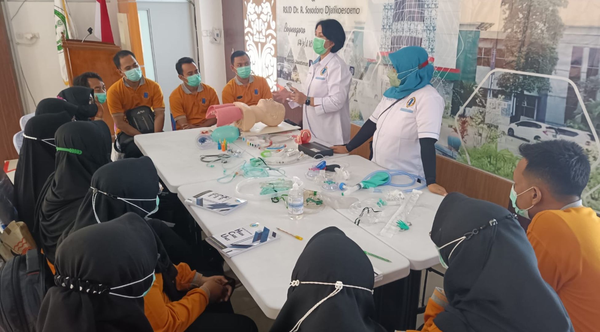Pelatihan High Care Unit oleh HIPERCCI Jawa Timur di RSUD Sosodoro ...